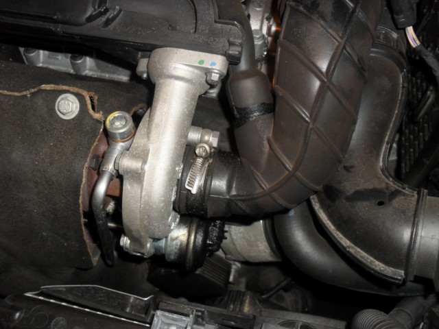 fuite d'huile turbo ?? | Forum Peugeot
